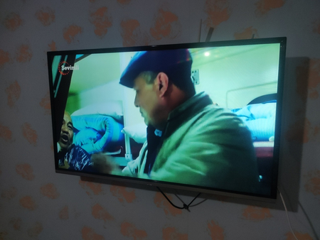 Televizor sotiladi