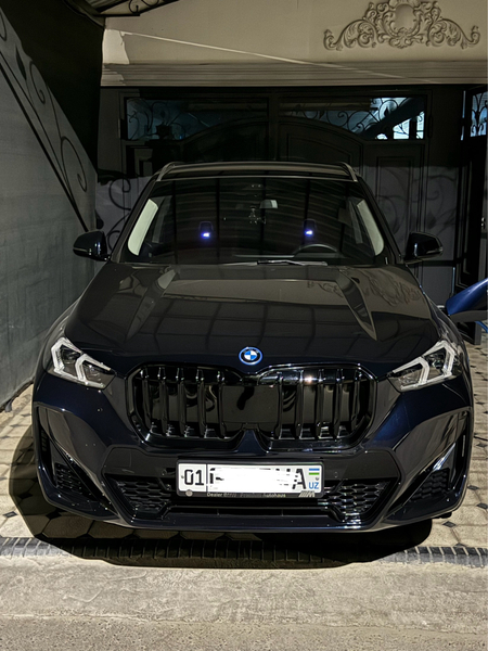 BMW ix1 (M)  410л.с
