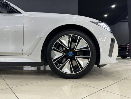 Bmw I3 SPORT NIGHT 40L oq va to’q ko’k