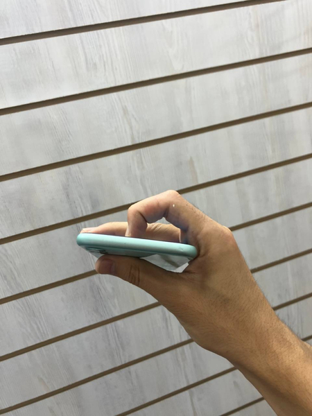Iphone 11 sotilad 64tali region LLA yomkst 78 bez karopka tel ocilmaga