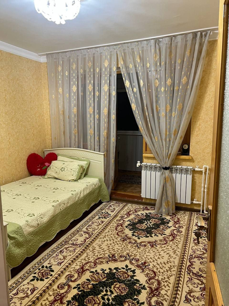 В аренду 4 х комнатная. Микрорайон