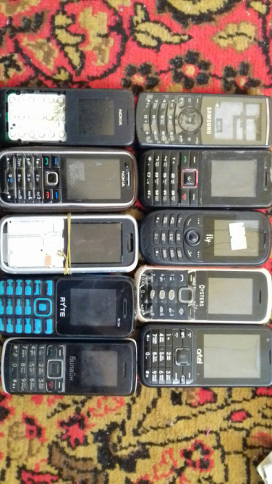 zapchastga telefonlar sotiladi