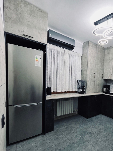 Продается 3-х комн квартира на 1этаже, можно под офис