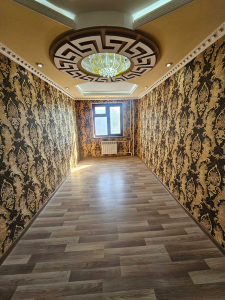 5 xonali 100m² 3-qavat sotiladi.