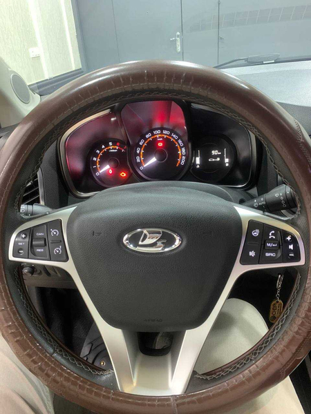 Lada Xray Cross LUXE prestige