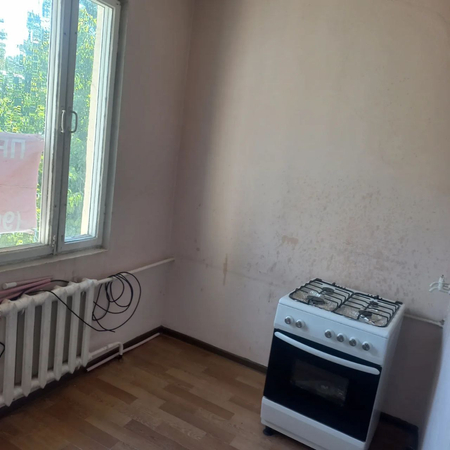 Чиланзор 21 1 комната Средний ремонт 35кв.м ц: 44.500 у.е  Своя