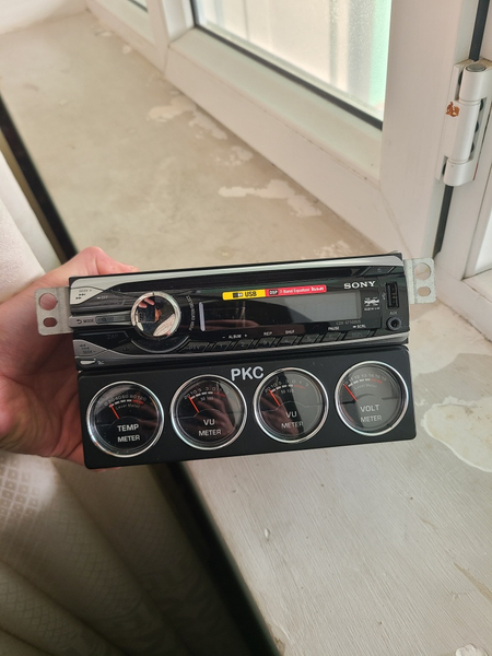 Pioneer.  Sony  magnitolalar