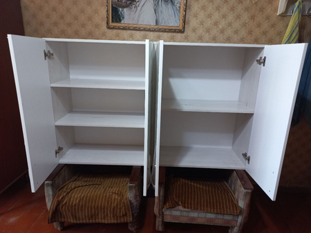 Продаётся антресоль (настенный шкаф) и 2 зеркала (130х45 и 100х50)  [