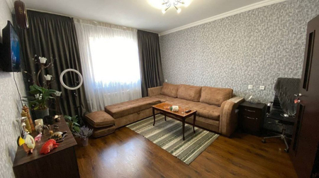 .Продам 2комнатную евроремонт с мебельтехникой 54м2 5этаж 8худуд Серге