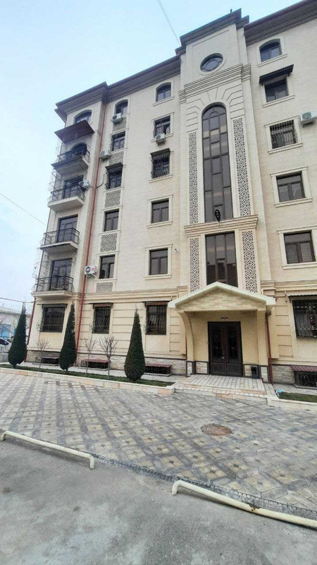 Продается квартира цокольная 154 квадратов