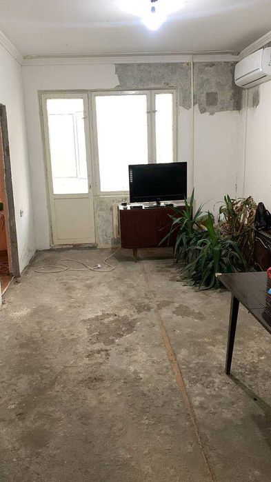 Срочно Юнусабад 11 кв .Своя 3х комн 2 этаж 4 этажн дом. за банком НБУ.