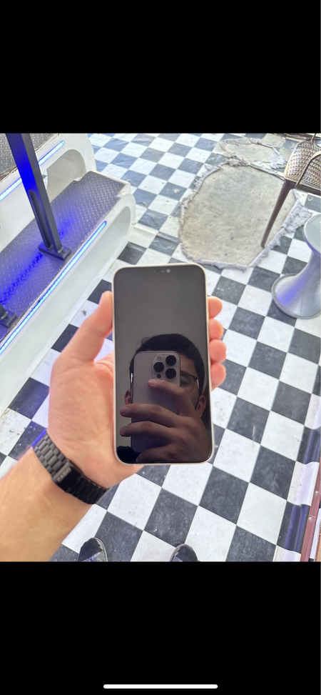 Iphone 12        .