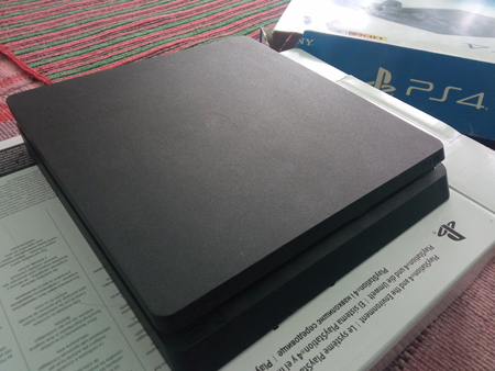 Sony PlayStation 4 Slim + 4 контролёр