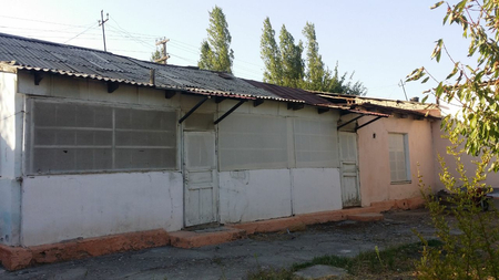 Eski jomboyda arzon naxda uy sotiladi srochna narxini yana kelishamiz