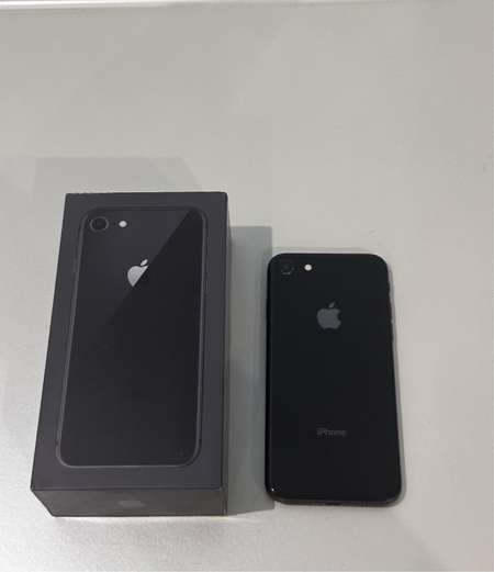 Iphone 8 в хорошем состоянии.