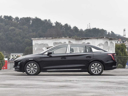 Hongqi E-QM5 500km. Adashtirmimiz 450 km bilan