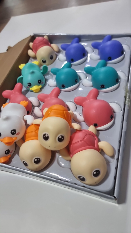 Suvda suzuvchi o'yinchoqlar bolajonlar uchun