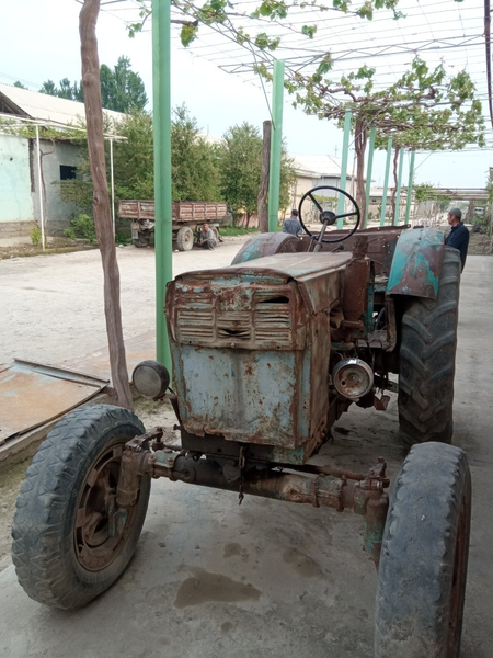 Traktor T40 . Narxi 20 mln kelishamiz holat rasimdagidek