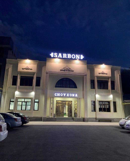 Здание вдоль дороги Хасанбой битонка 1200кв.м.