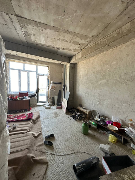 Срочно продаётся 4х комнатная квартира Коробка 150 м² на 2м этаже с бо