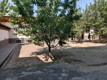 Uy sotiladi Nazarbek arka mahallla