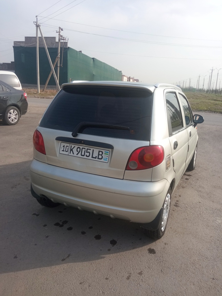 Moshina yaxshi Srochni sotiladi metani bor