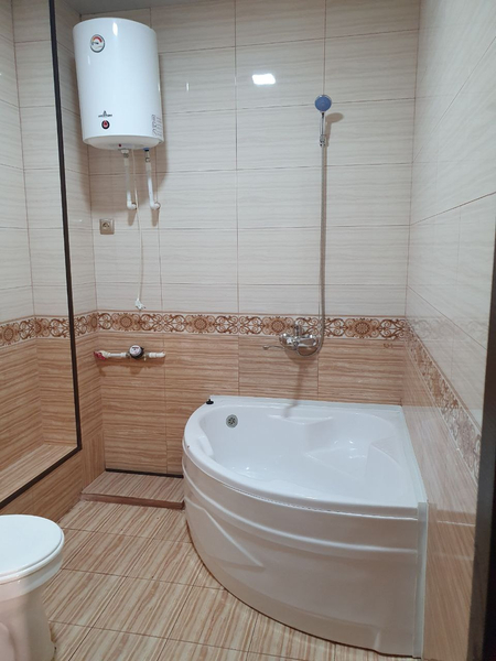 Срочно продаётся здание вдоль дороги 130 кв + 50 кв подвал.