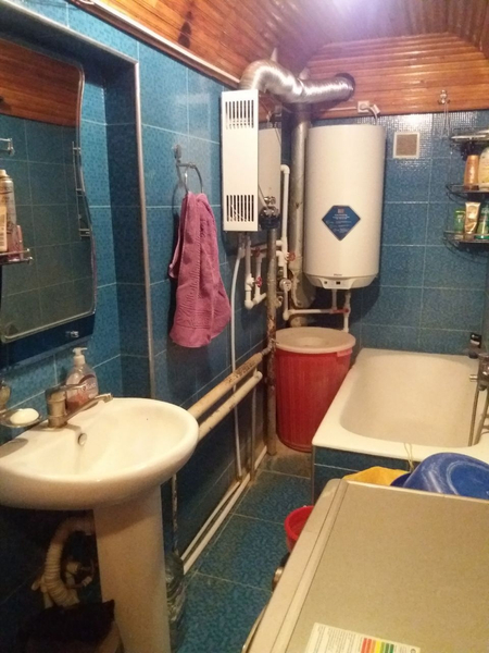 Продается Квартира под офис 3 комнатная . Азиз базаре