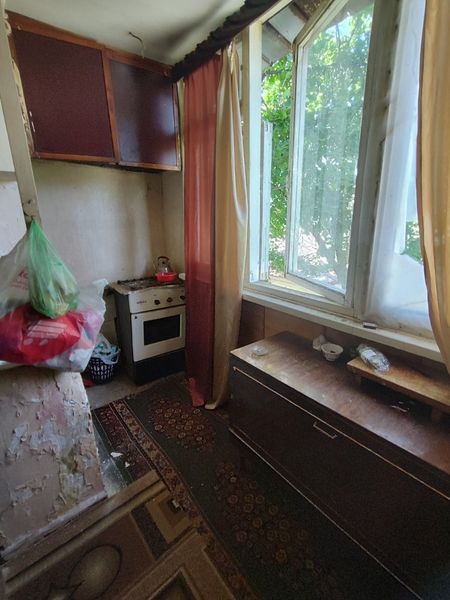 .Продаётся 1комнатная 28м2 средный ремонт с балконом в Актепа круг 42$