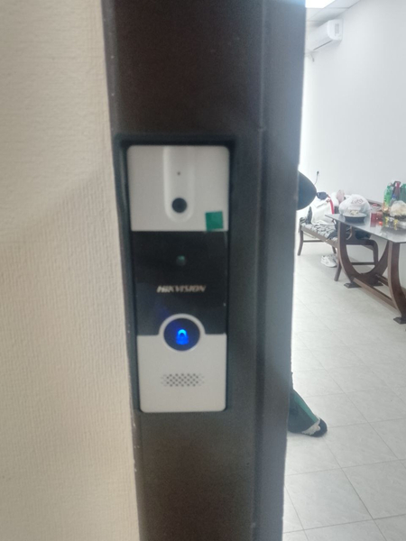 Ustanofka kamera videonablyudeniya Domofon