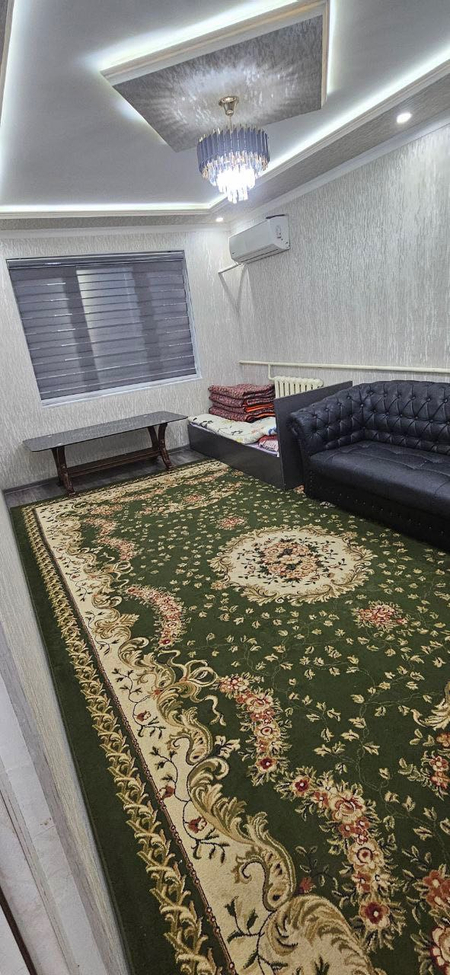 Uy sotiladi  3 xonali kvartira