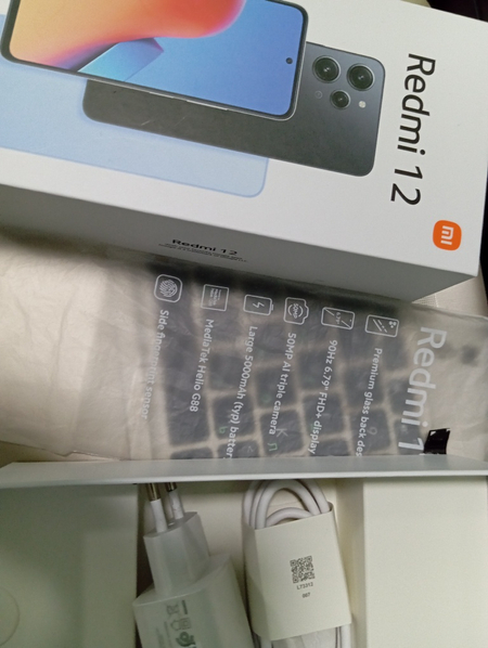 Redmi 12 white . 50% narxida sotiladi