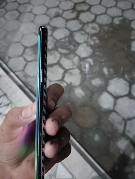 Самсунг галакси с9+ сотилади.