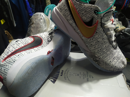 Кроссовки Nike Lebron XX