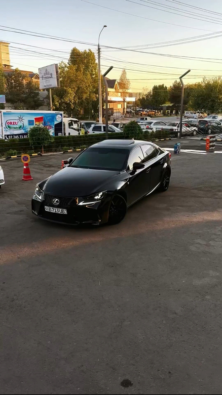 Продаю Lexus is 250