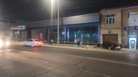 Arenda Zdaniya 1 etaj 750 kvadtrat Yengi toshmi. Fasad 26 metr