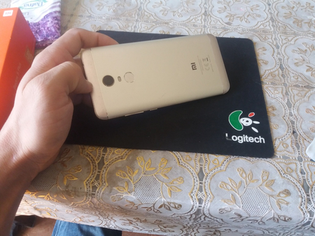Redmi 5 Plus 4G LTE. 4-Rom 64GB