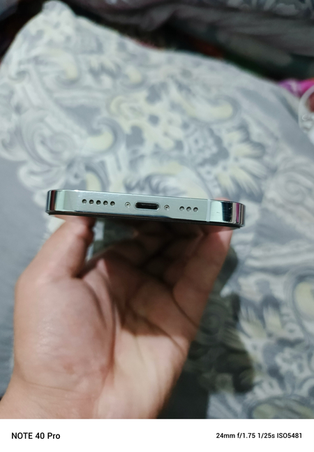 Iphone 14 pro 256 gb  stochna sotiladi