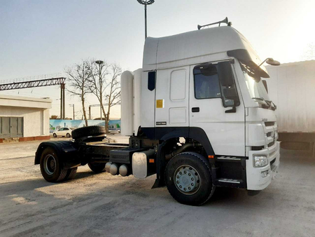 Тягач A6 HOWO  (4х2)  (газ)