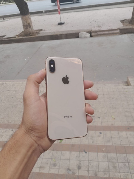Iphone xs 64 GB  .