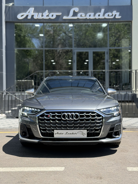 Audi S8 2023 (срочно)