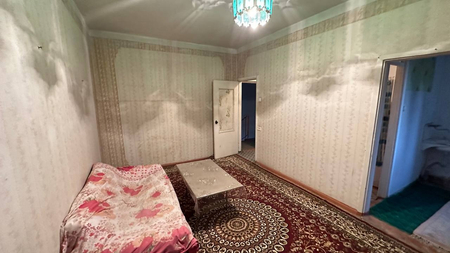 Продаётся Чиланзар 11 1/4/4 балкон 1.5х3