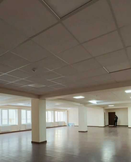 Продаётся 3 700 м². склад на 1-ой линии.
