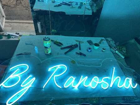 Tashqi Reklama, Neon, Bo\\\'rtma harflar.