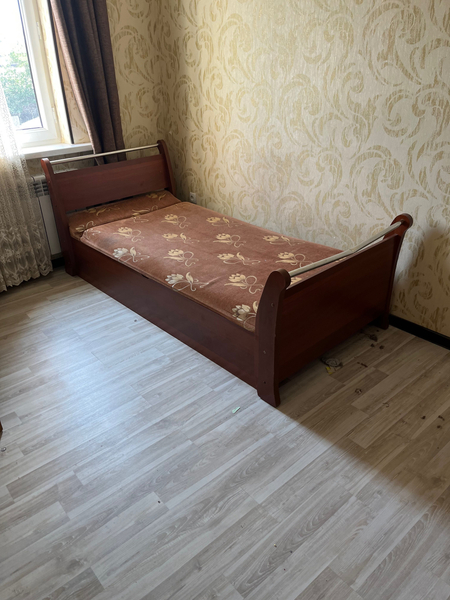 Мебель б/у диван кровать шкаф письменный стол