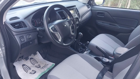 Pikap Mitsubishi