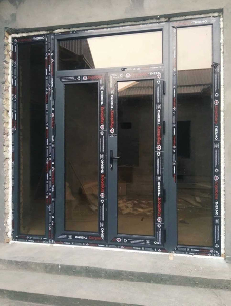 Akfa alumin plasmas va termo profillaridan rom eshik va vitrajlar