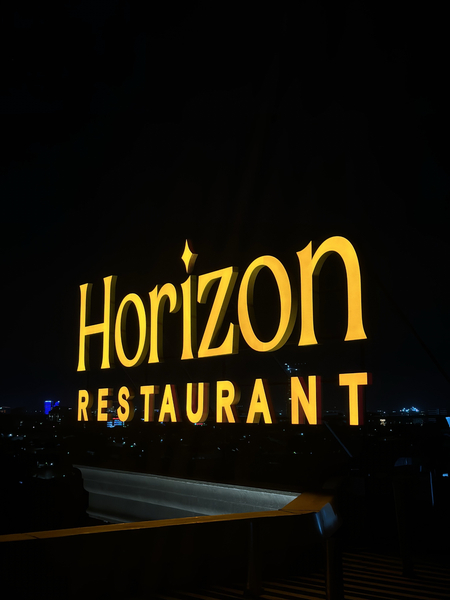Tashqi reklama paligrafiya baner arakal bukva neon