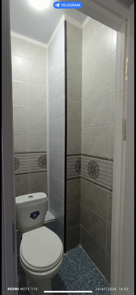 Vosxod bozorni yonida 5etaj 1xonali uy sotiladi