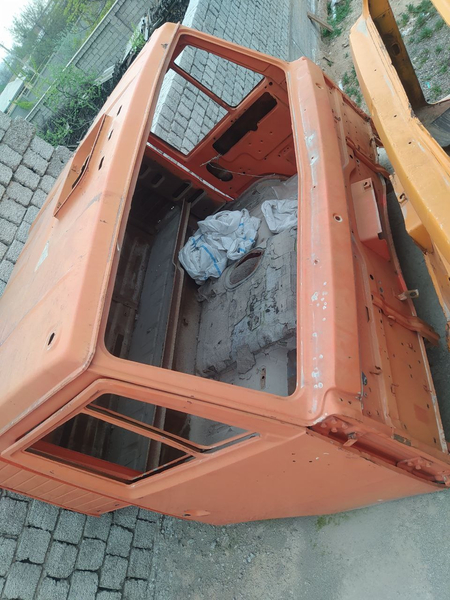 Kamaz spalniy kabina sotiladi